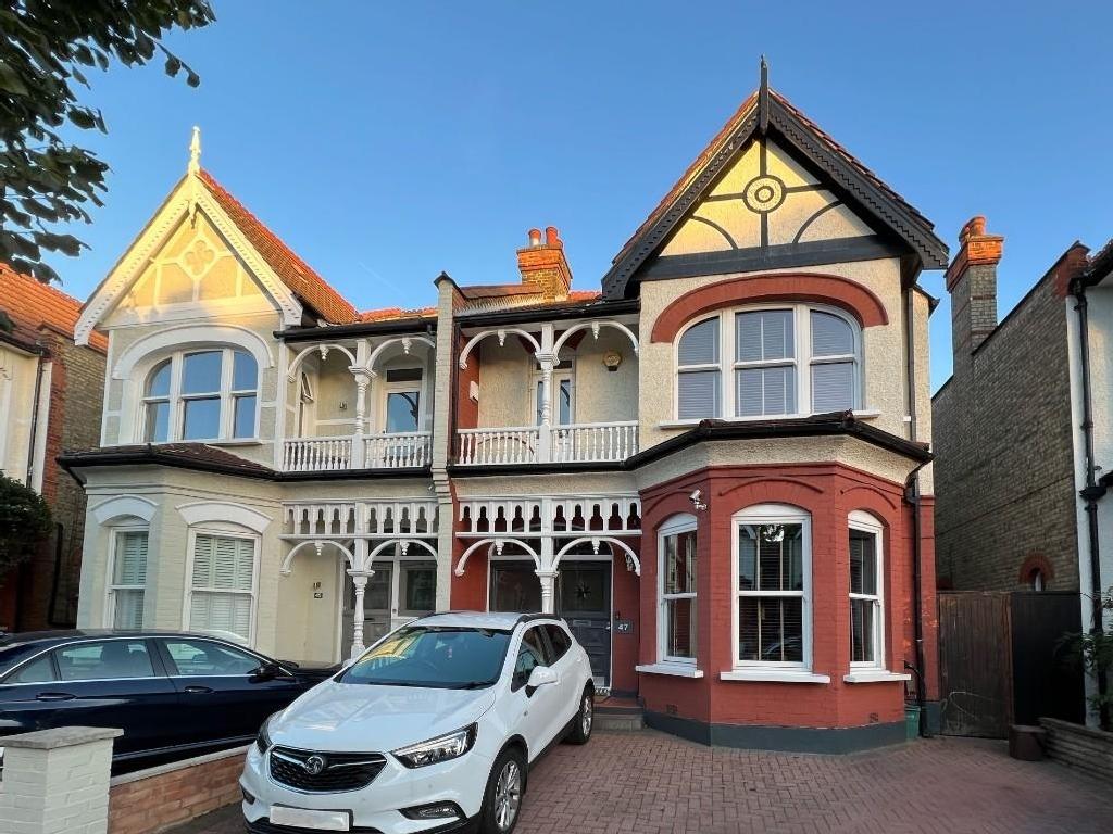 Broomfield Avenue, London, Palmers Green 5 bed terraced house - £1,150,000