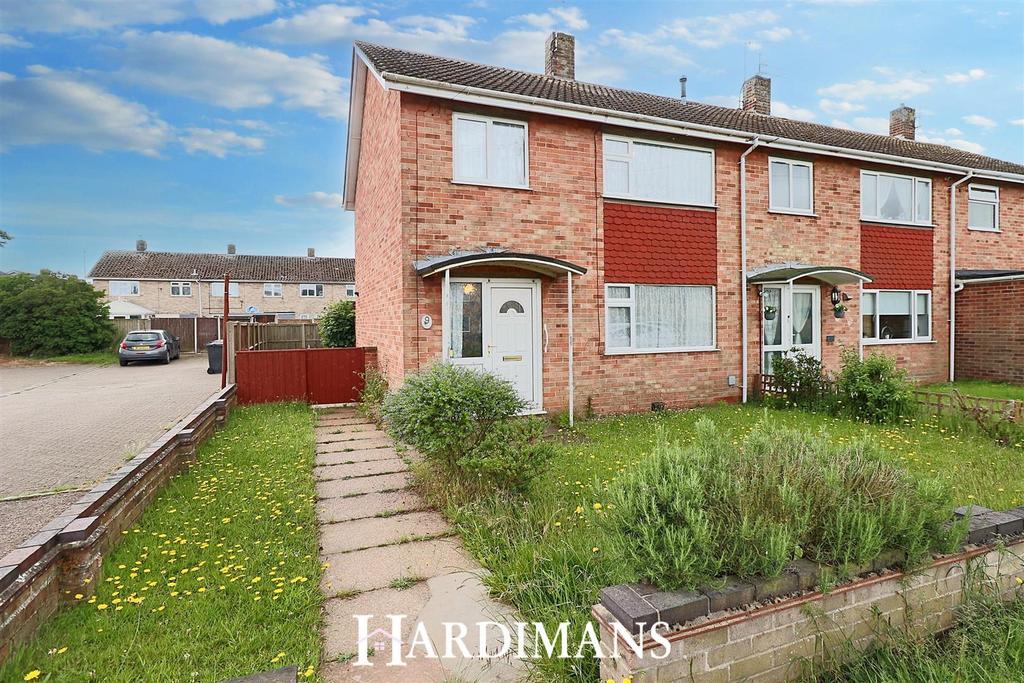 Hopelyn Close, Lowestoft 3 bed semi-detached house - £155,000