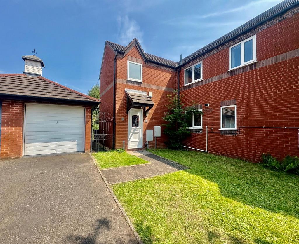 Elizabeth Mews, Oldbury B69 2 bed terraced house to rent - £975 pcm (£ ...