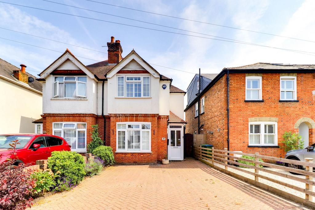 Freelands Road, Cobham KT11 3 bed semi-detached house - £800,000