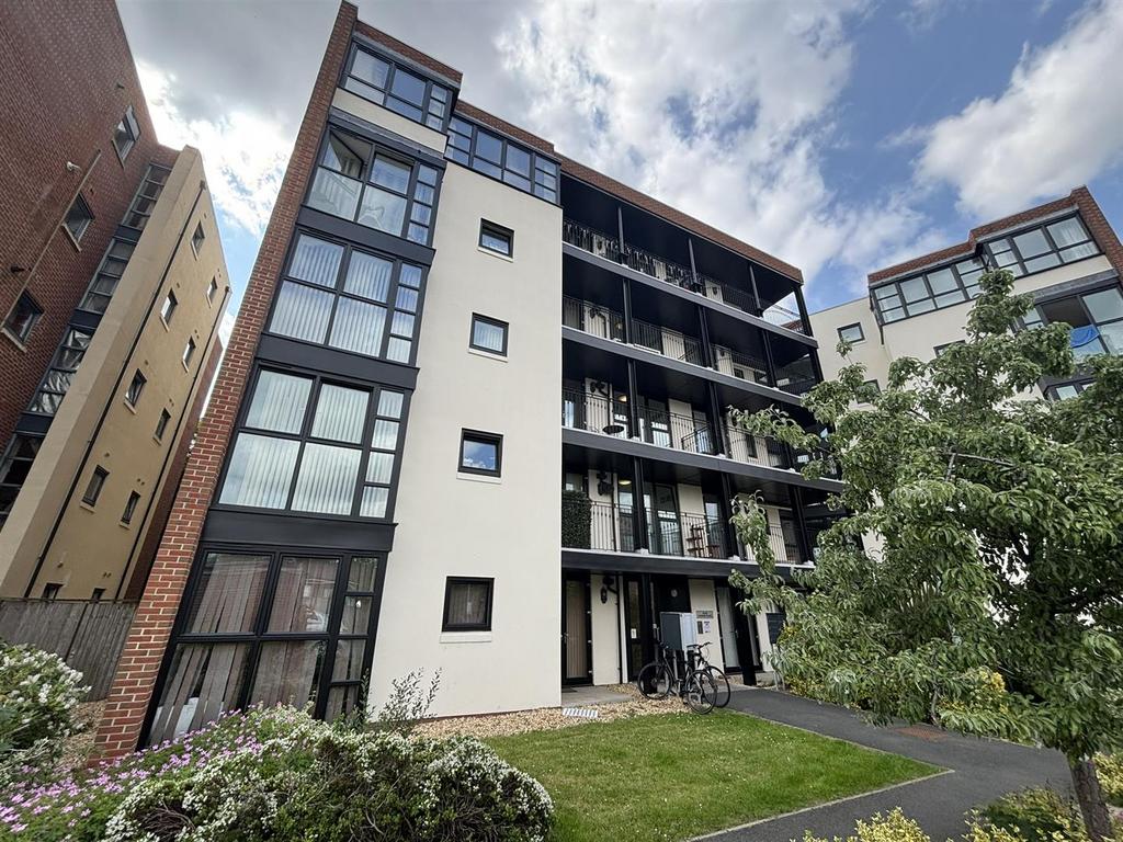 Copper Place, Fallowfield, Manchester 2 bed flat to rent - £1,275 pcm ...