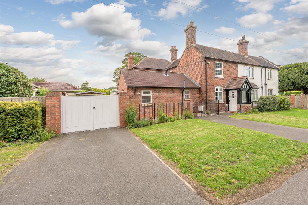 Cot Lane, Wordsley, DY8 5PP 3 bed semi-detached house - £395,000