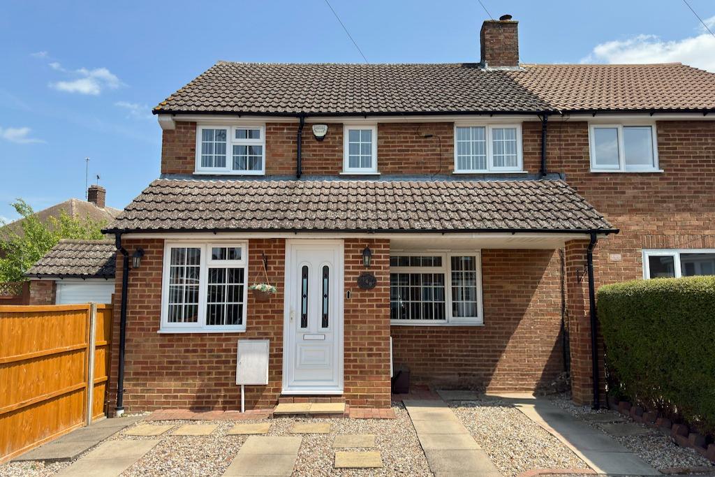Dunstable, Bedfordshire LU5 3 bed semi-detached house for sale - £375,000