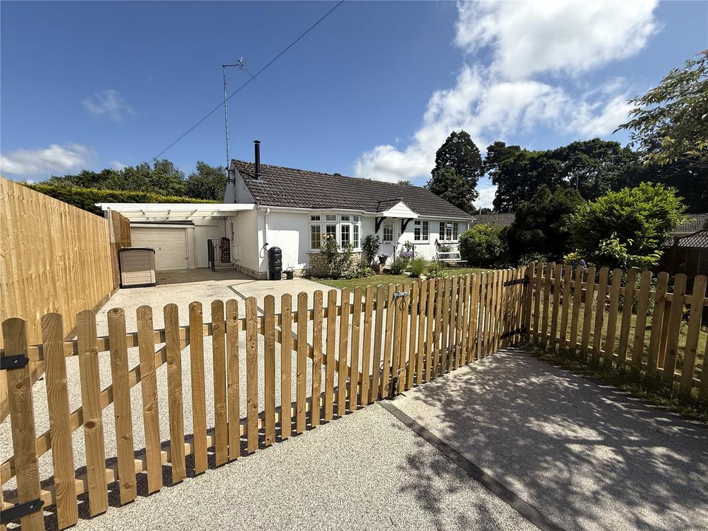 Aspen Drive, Verwood, Dorset, BH31 3 bed bungalow for sale - £455,000