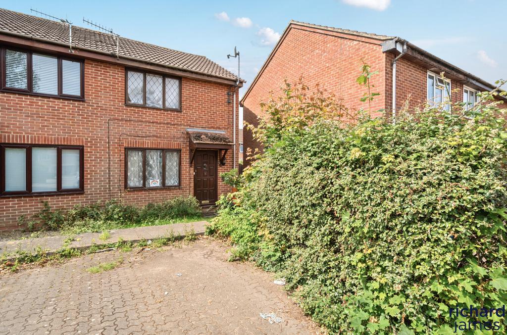 Coriander Way, Haydon Wick, Swindon, SN2 2 bed semi-detached house for ...