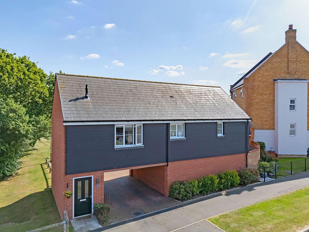 School Avenue, Basildon SS15 2 bed coach house for sale - £300,000