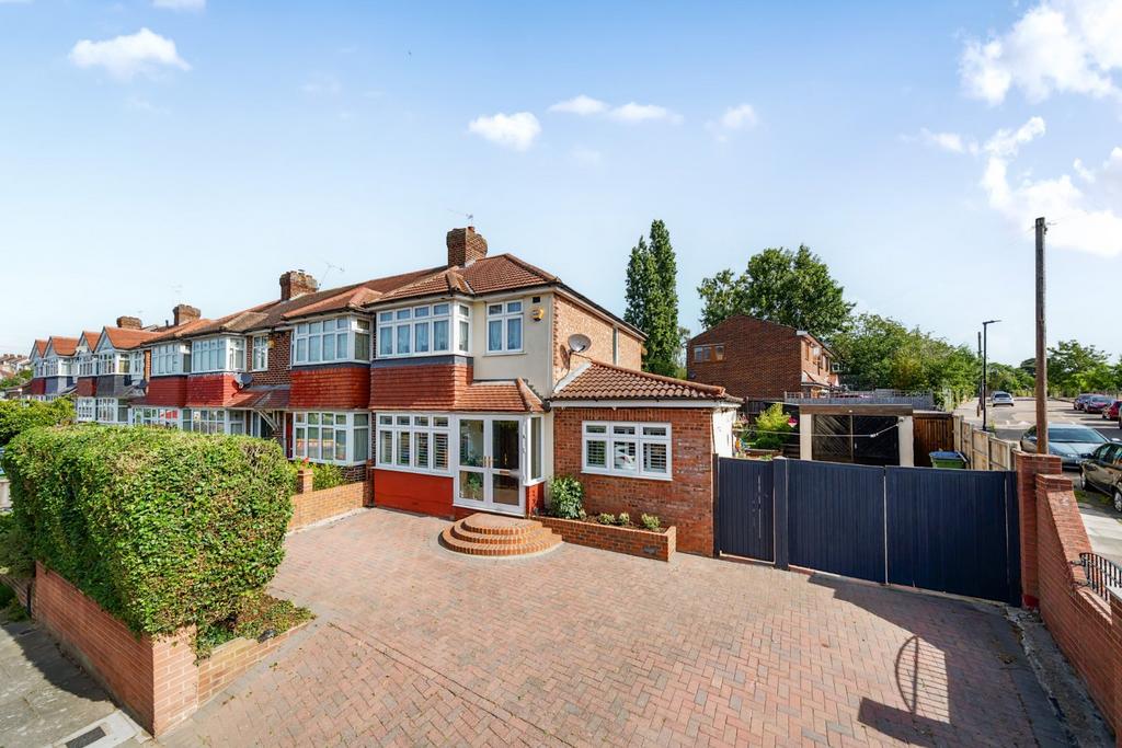 Highmead, Plumstead 3 bed end of terrace house for sale - £530,000