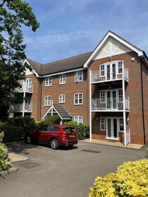 The Ridgeway, Enfield 3 bed flat - £2,200 pcm (£508 pw)