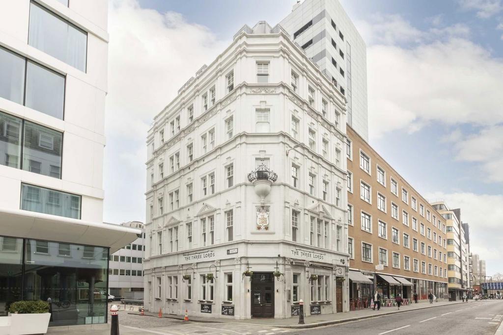 Minories, London EC3N 1 bed flat - £1,900 pcm (£438 pw)