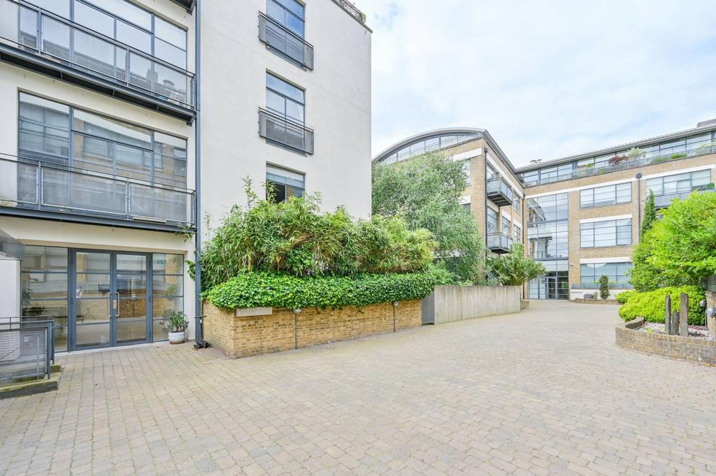 Chiswick Green Studios, Chiswick... 2 bed flat for sale - £875,000