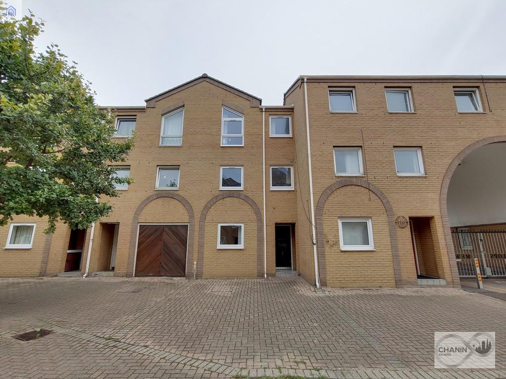 London E14 5 bed townhouse to rent - £4,300 pcm (£992 pw)