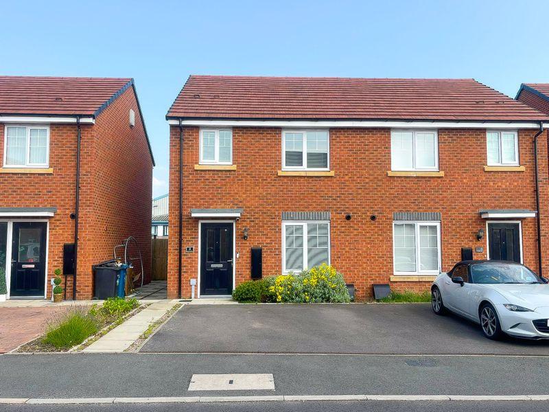 Buckley Way, Burntwood, WS7 3AJ 3 bed semi-detached house - £255,000