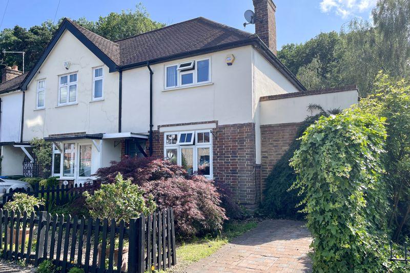 Common Road,Claygate 2 bed end of terrace house - £650,000