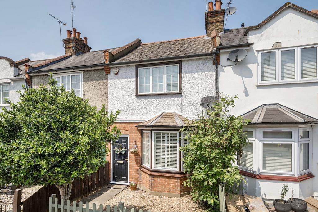 Pinner Green, Pinner, Middlesex 2 bed terraced house for sale - £550,000