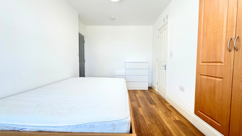 Burrage Road, London 1 bed in a house share to rent - £900 pcm (£208 pw)