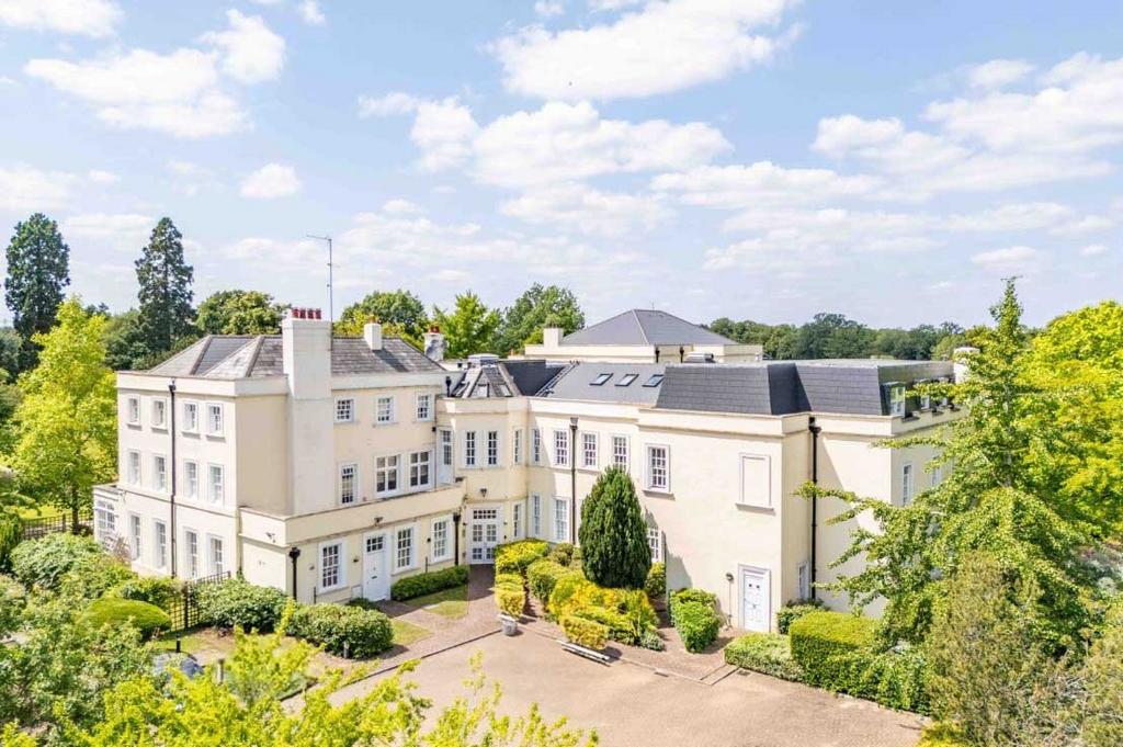 Highfield Lane, St. Albans AL4 1 bed apartment - £375,000