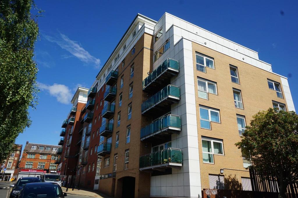 Royal Plaza, Eldon Street, Sheffield 2 bed apartment - £1,050 pcm (£242 pw)