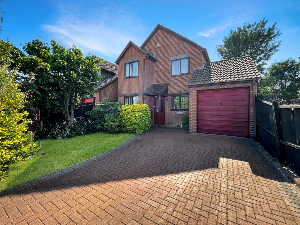 The Birches, Luton, Bedfordshire, LU4... 4 bed detached house - £450,000