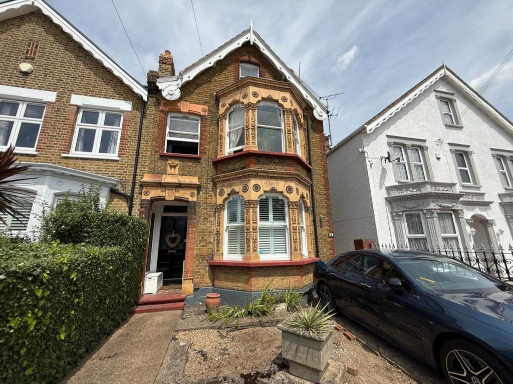 Park Crescent, Erith DA8 2 bed maisonette for sale - £345,000