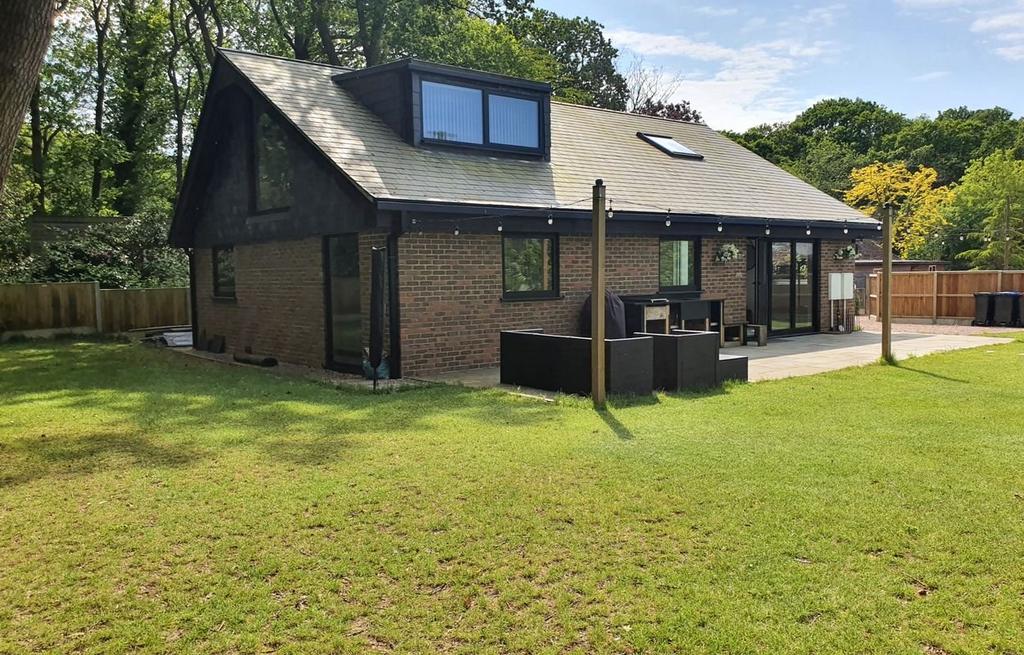 Fourbuoys, Radfall Ride, Chestfield... 3 bed bungalow to rent - £2,000 ...