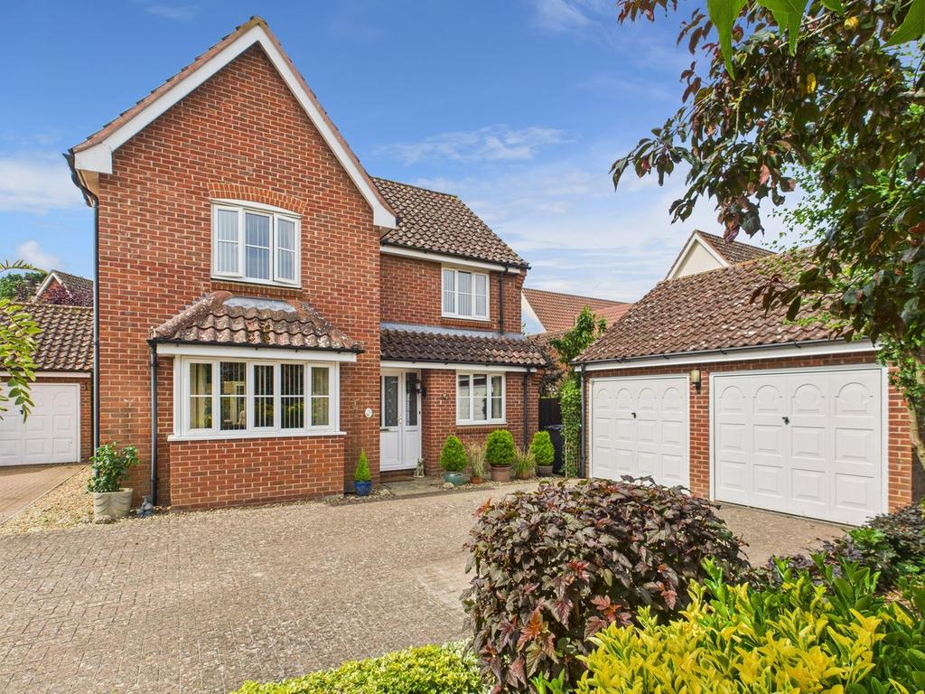 Civray Avenue, Downham Market PE38 4 bed detached house - £379,995