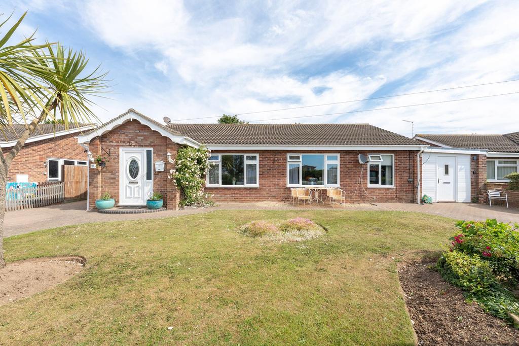 Beach Road, Scratby 4 bed detached bungalow for sale - £375,000