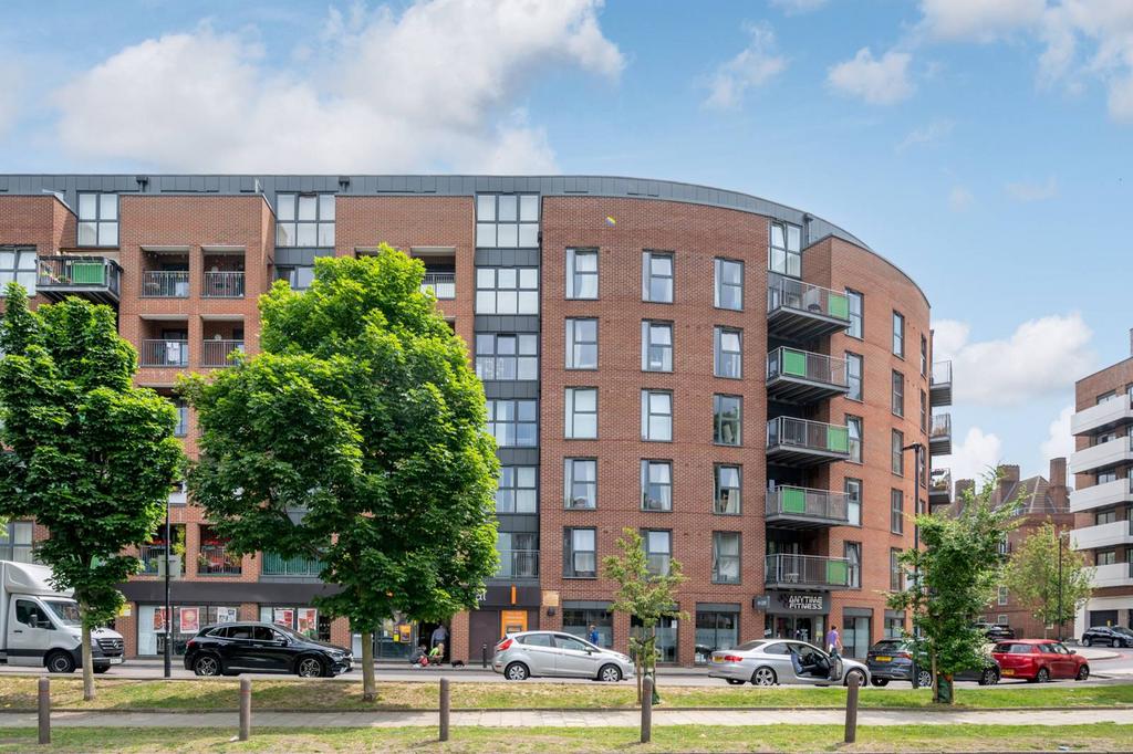 Mullins Place, Clapham Park, London, SW4 3 bed flat - £650,000