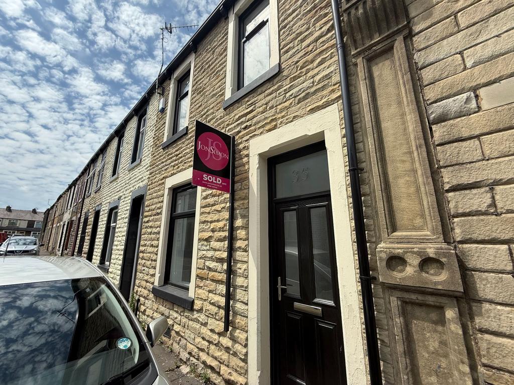 Herbert Street, Burnley BB11 2 bed terraced house to rent - £700 pcm (£ ...