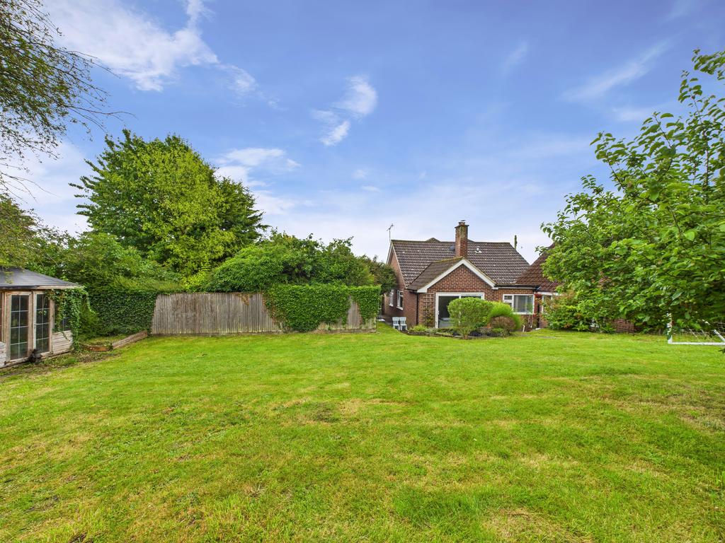 Bledlow Ridge, High Wycombe HP14 5 bed detached bungalow for sale - £ ...