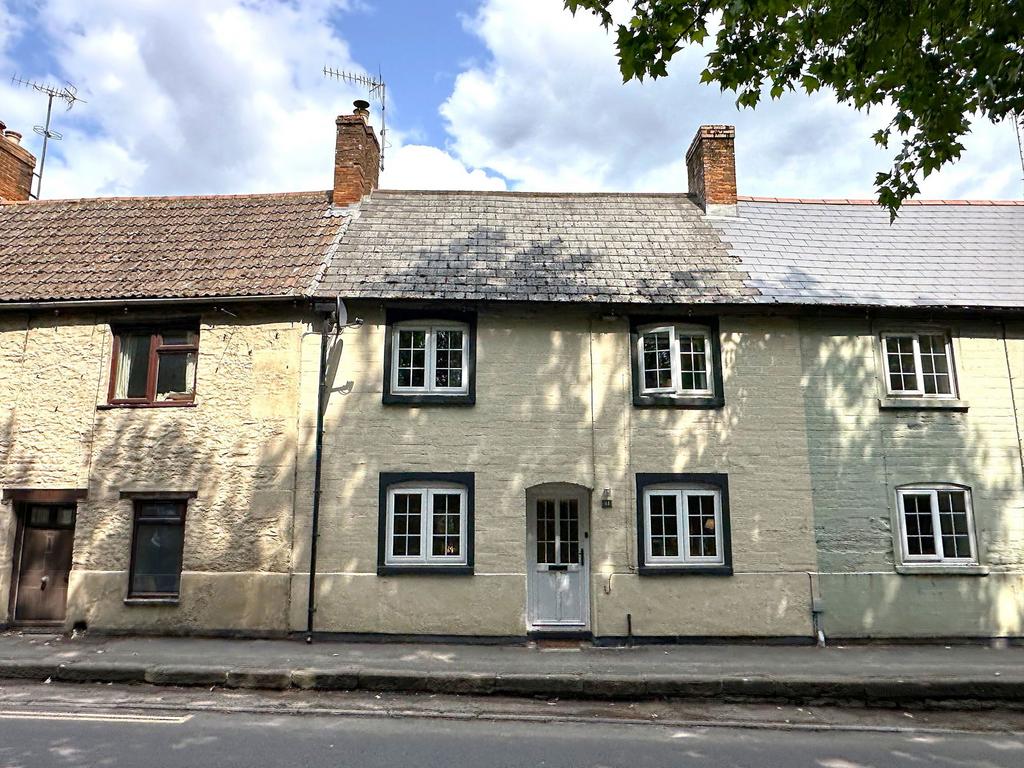 Quemerford, Calne SN11 3 bed cottage for sale - £350,000