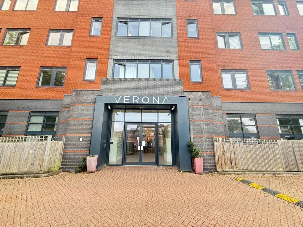 Wellington Street, Slough 1 bed flat - £1,200 pcm (£277 pw)