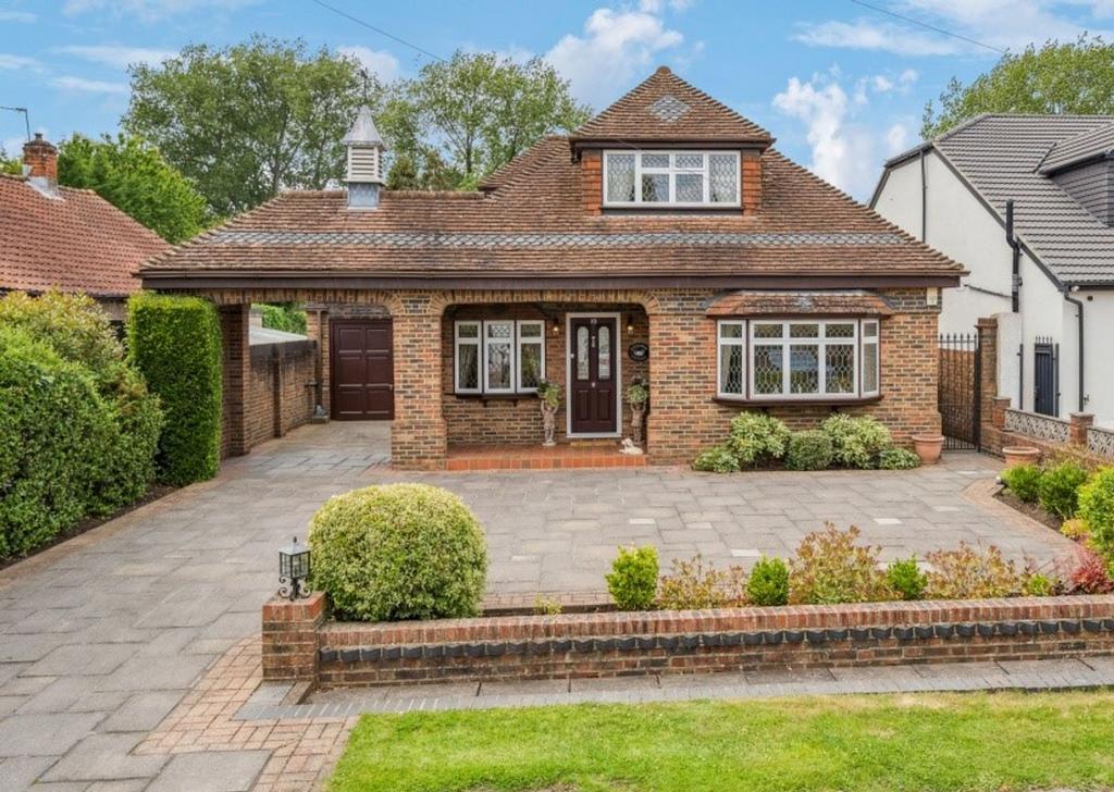 Lime Walk, New Denham, UB9 4 bed detached bungalow for sale - £1,250,000