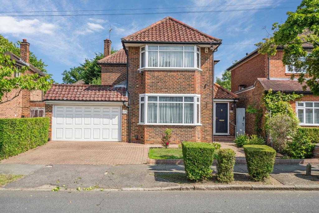 Cedar Drive, Hatch End, Pinner HA5 4 bed detached house for sale - £ ...