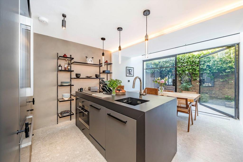 Shaftesbury Mews, London W8 4 bed house to rent - £10,500 pcm (£2,423 pw)