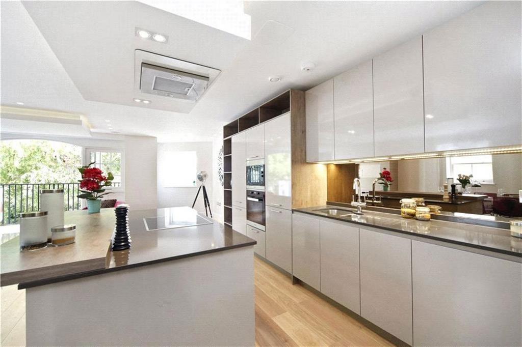 Crisp Road, London W6 3 bed flat for sale - £1,050,000