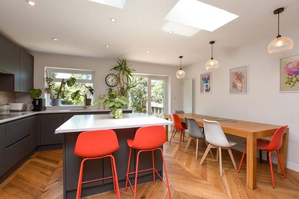 Hitchings Way, Reigate, Surrey 4 bed semi-detached house for sale - £ ...