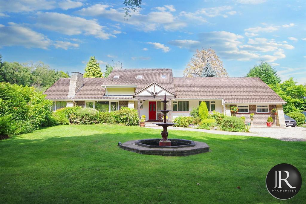 Kingsley Wood Road, Rugeley WS15 5 bed detached bungalow for sale - £ ...