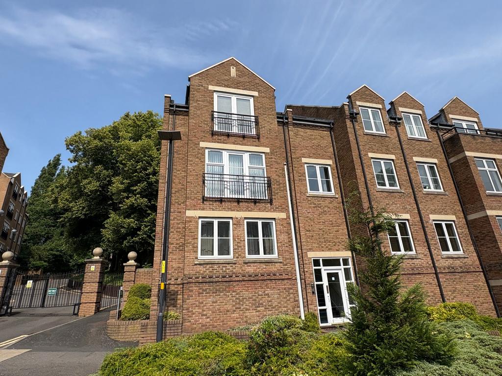 Caversham Place, Sutton Coldfield, B73 2 bed apartment to rent - £1,200 ...