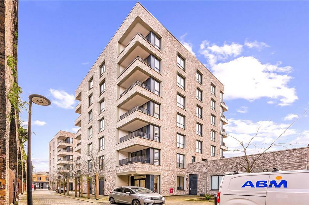 Yorks House, London SW9 1 bed flat - £440,000