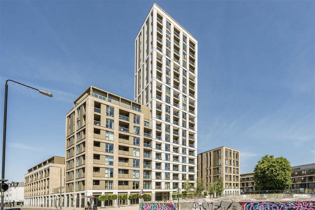 Stockwell Road, London SW9 1 bed flat for sale - £450,000