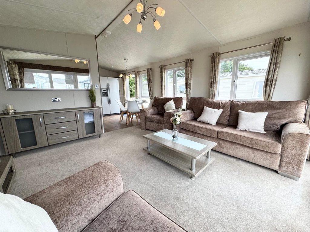 Solent Breezes Holiday Park 2 bed park home for sale - £69,995
