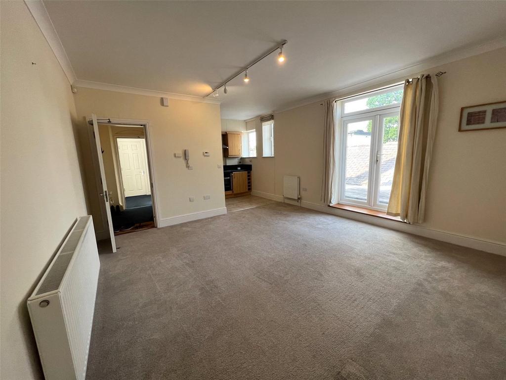 A Queens Road, Weybridge, Surrey, KT13 1 bed apartment - £1,200 pcm (£ ...