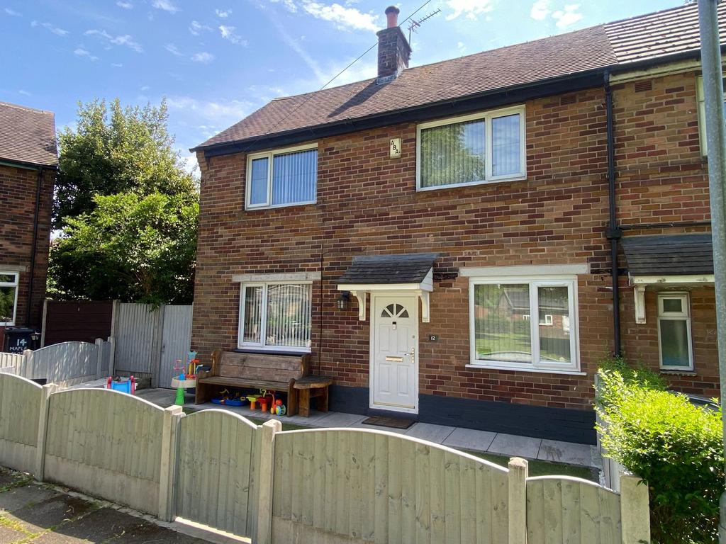 12 Maple Close, Chadderton, Oldham... 4 bed semi-detached house - £239,950