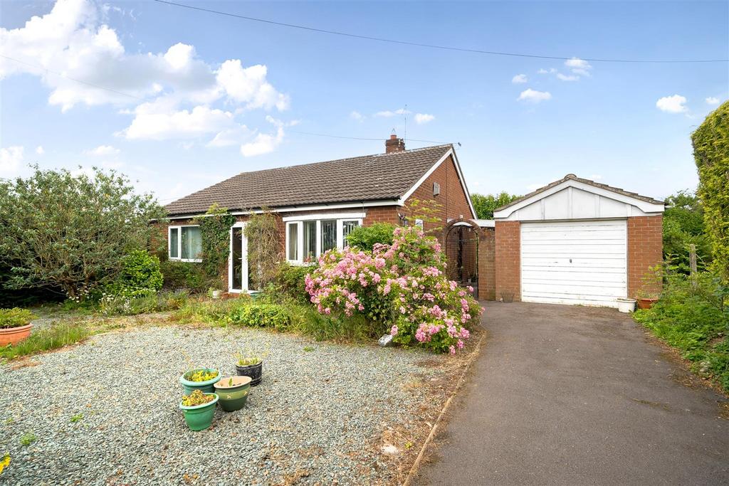 Fauls Green, Fauls. 2 bed detached bungalow - £275,000