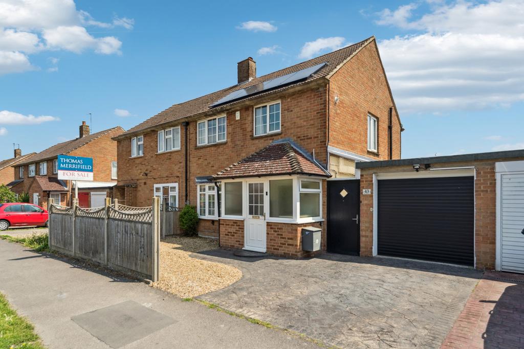 Newlands Avenue, Didcot, OX11 3 bed semi-detached house - £425,000