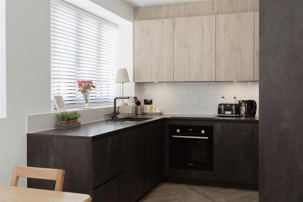 Bell Street, Reigate 2 bed apartment - £325,000