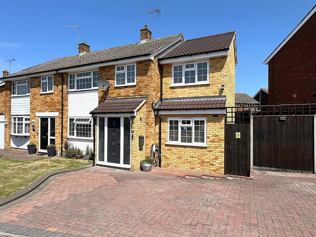 Mulberry Road, Northfleet, Gravesend 4 bed semi-detached house for sale ...