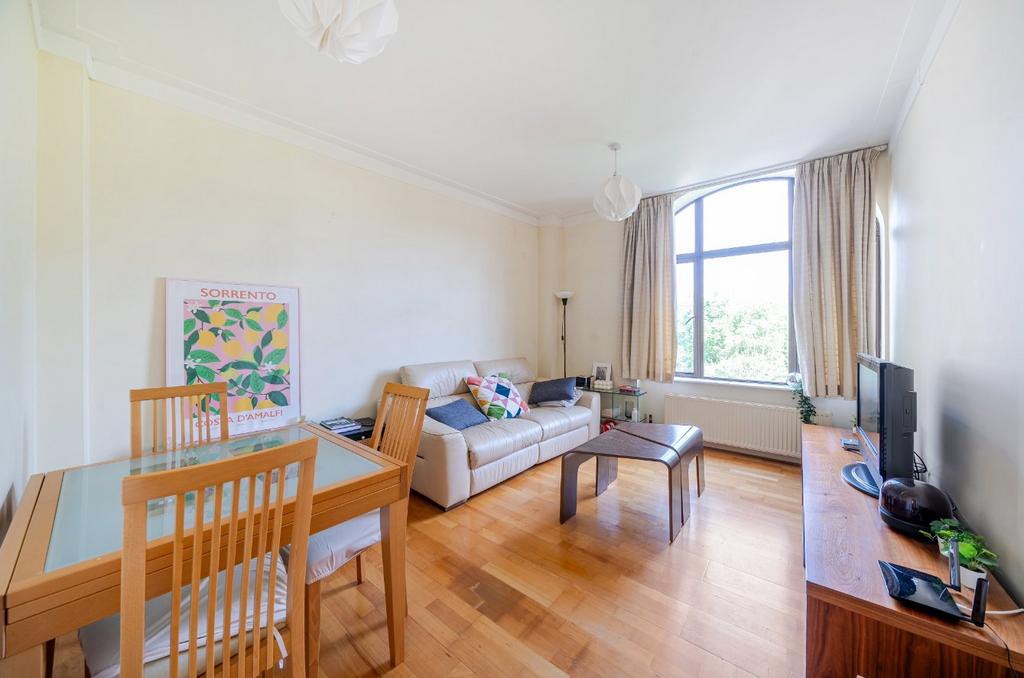 Bridgewater Square, London, EC2Y 2 bed flat for sale - £650,000