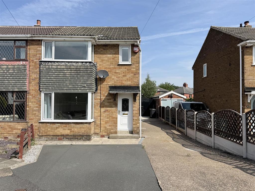 Park Avenue, Huddersfield HD8 9PT 3 bed semi-detached house to rent - £ ...