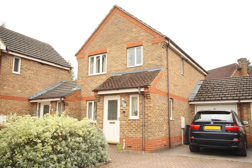 Woking GU22 3 bed semi-detached house to rent - £1,850 pcm (£427 pw)